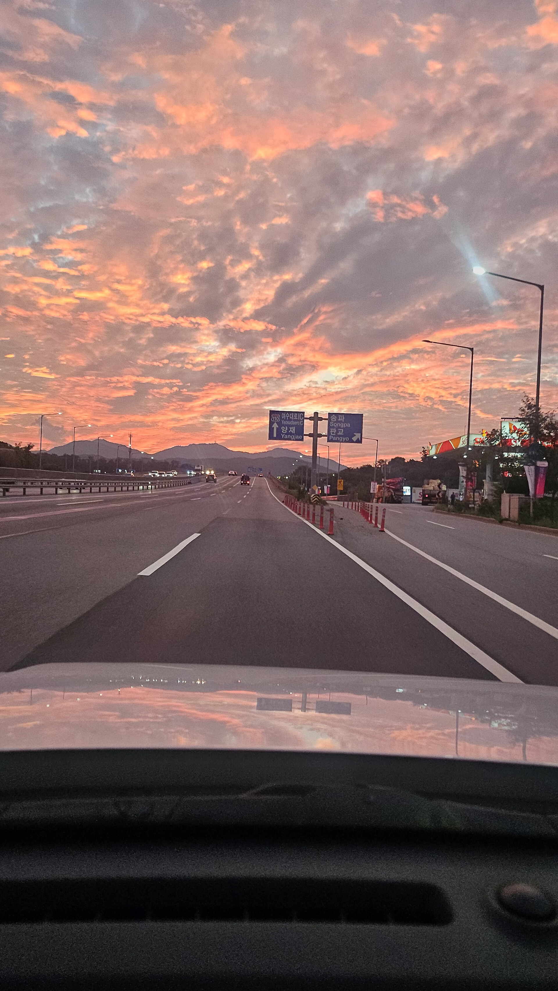 퇴군길 하늘을 보니 이제 가을이 오겠네요 - DVDPrime