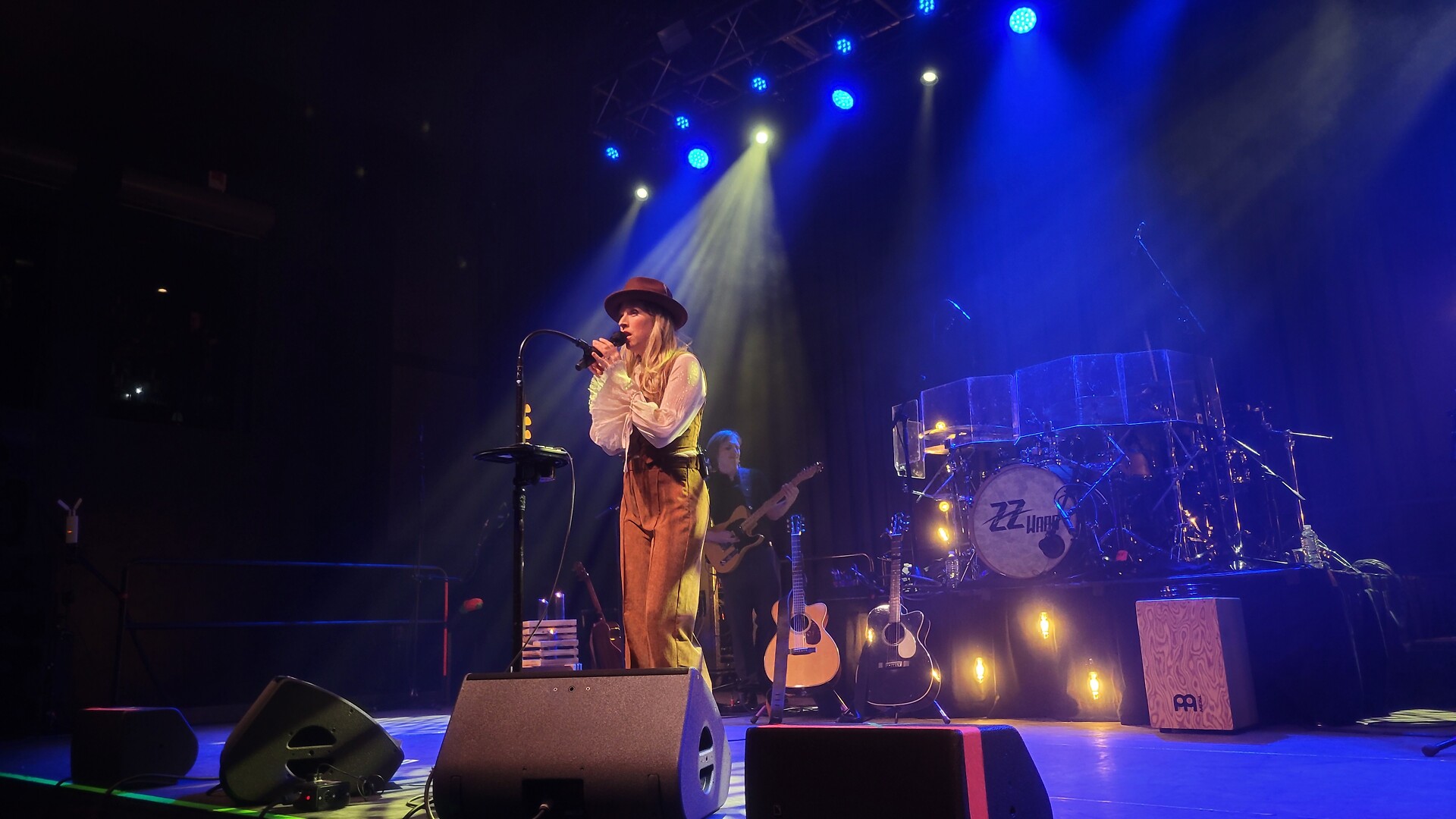 [공연관람] ZZ WARD - 두 아이의 엄마가 되어 돌아온 그녀. - DVDPrime