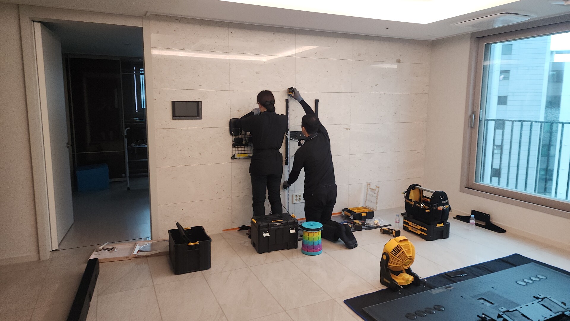 85인치 타공 VS 무타공... - DPrime