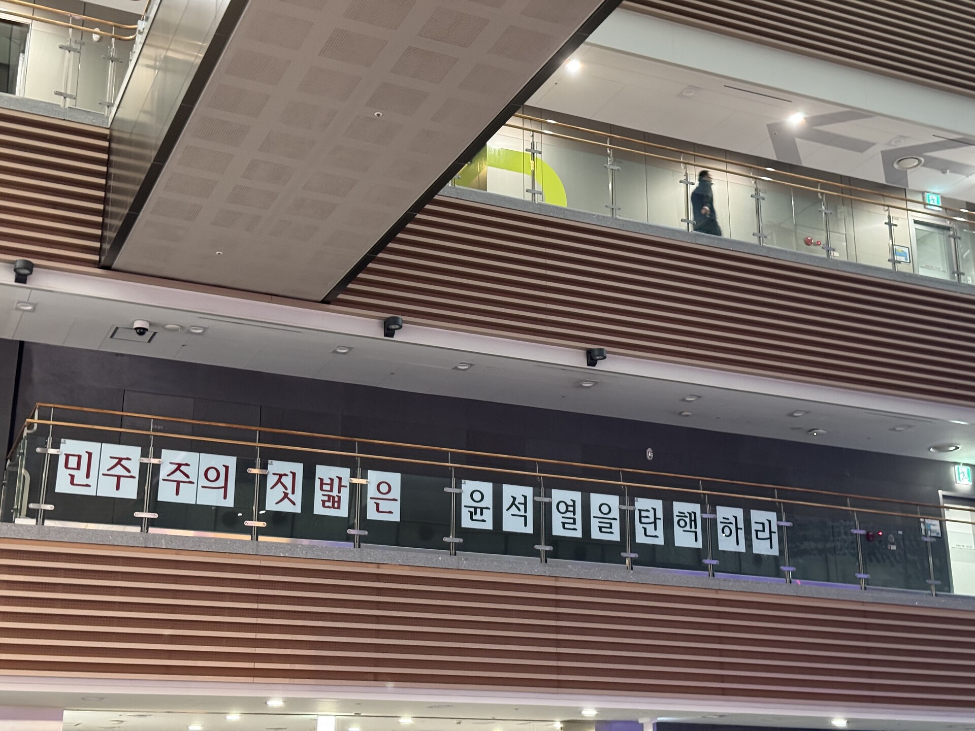 황당한 밤이었습니다. (Feat. MBC 1층 상황) - DVDPrime