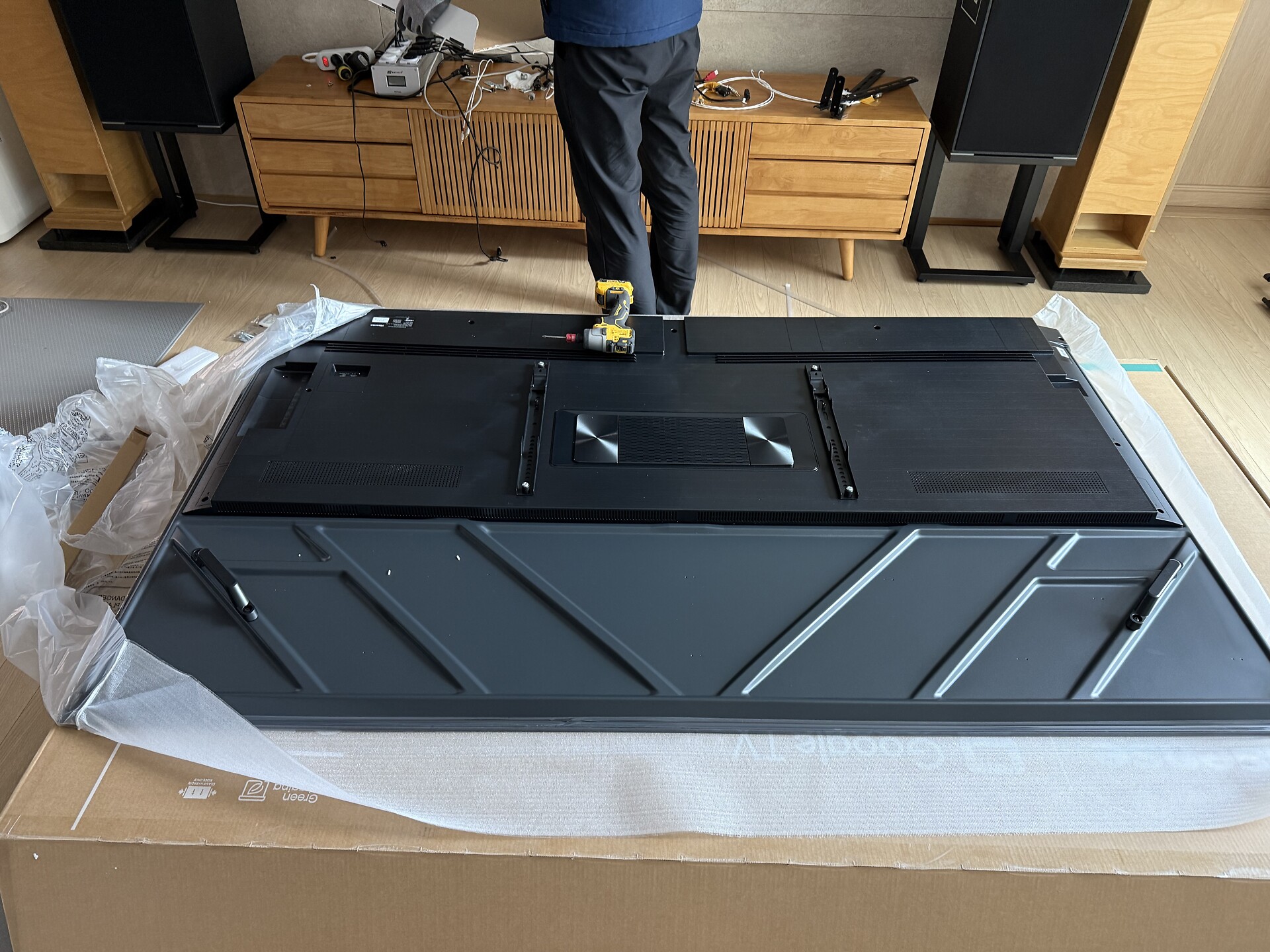 하이센스 85U7N 설치 및 짧은 사용기 - DVDPrime