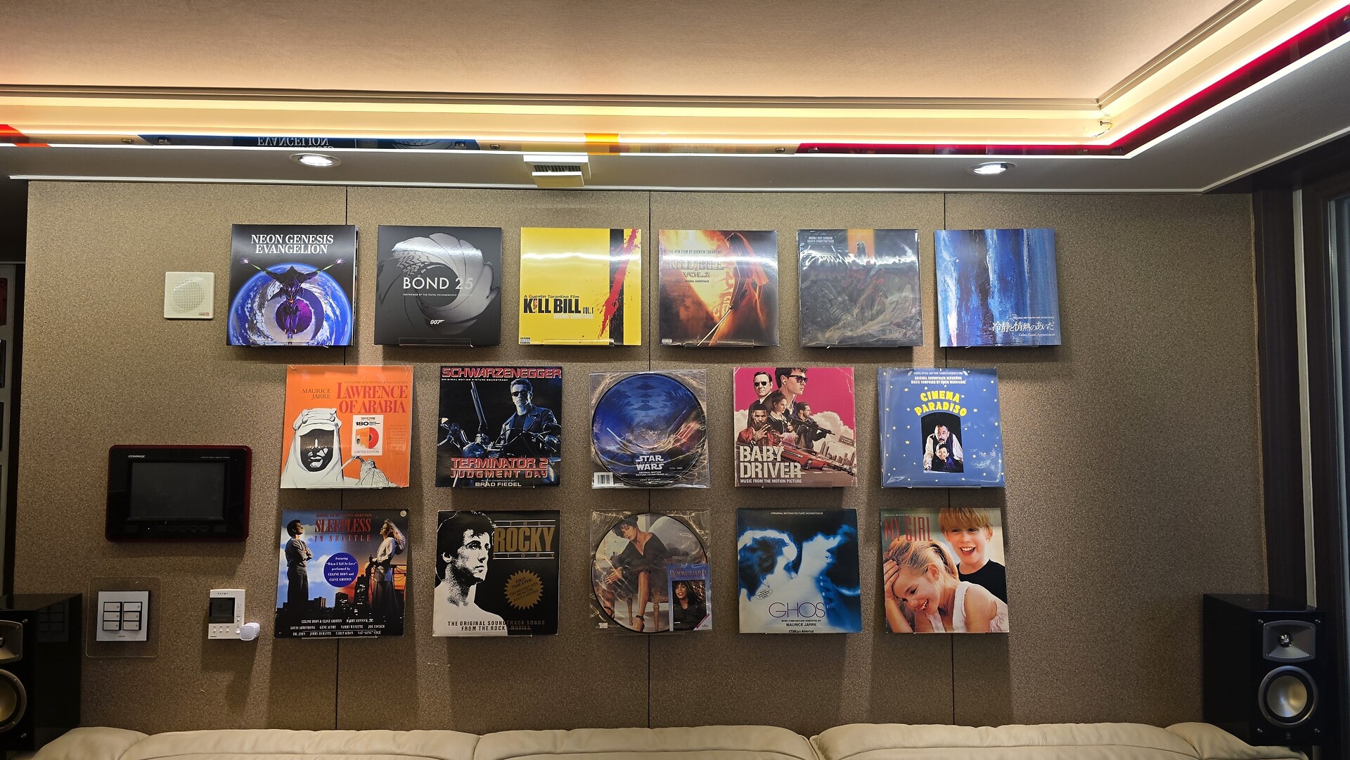 거실 벽면을 활용한 LP 전시공간 만들기 - DVDPrime