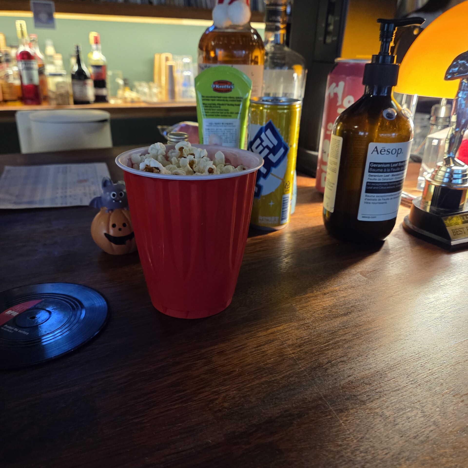 을지로, 마이크로 바이닐 하우스, 이글스가 섭섭해 하는 LP 펍 - DVDPrime