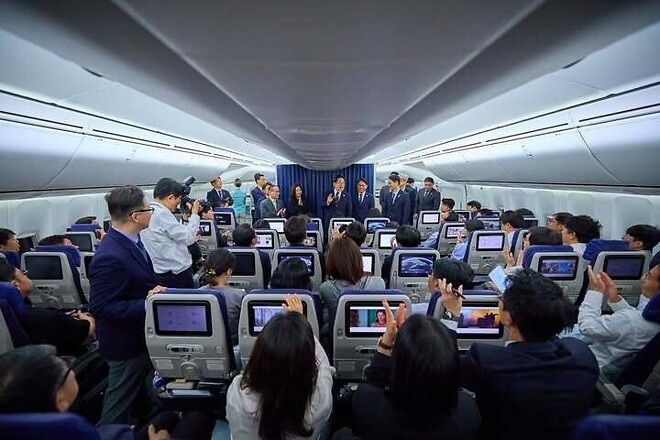 이 대통령 G7 정상회의 사진.jpg - DVDPrime