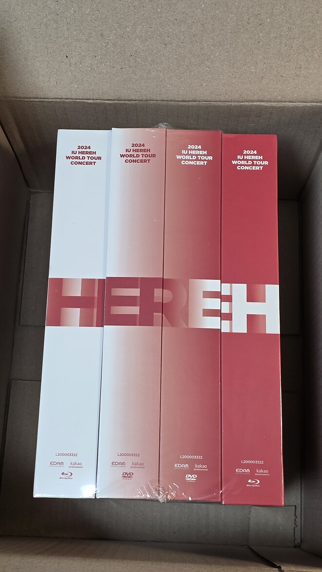 아이유 콘서트 블루레이 + DVD 세트 도착 - DVDPrime