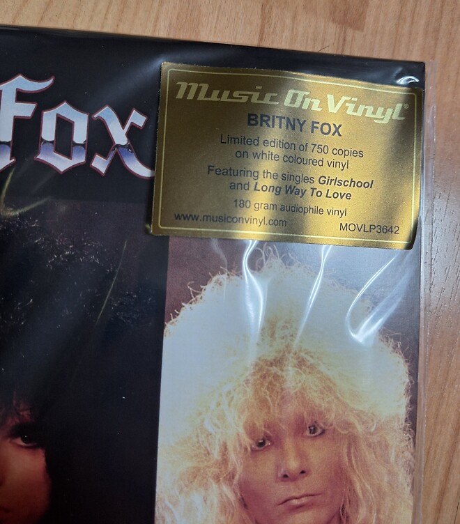 최근에 도착한 따끈한 앨범 입니다. (Britny Fox) - DVDPrime