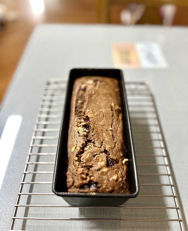 이 아침에 빵을 굽다니 더위 먹었나 봅니다. - DVDPrime