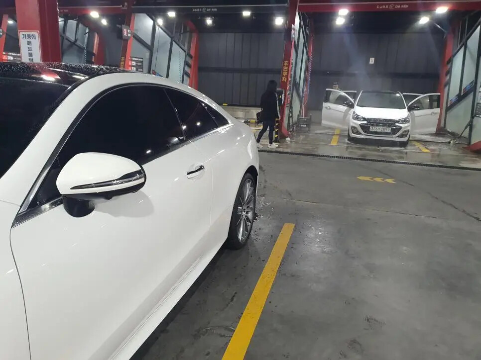 셀프세차한 영상 올렸더니 무수한 DM 받은 여자 - DVDPrime