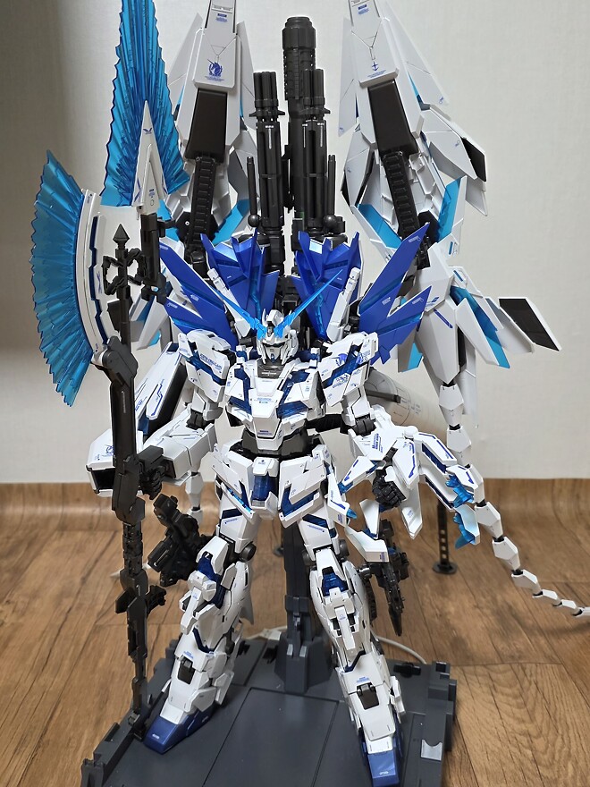 PG 유니콘 건담 퍼펙티 빌리티 완성. - DVDPrime