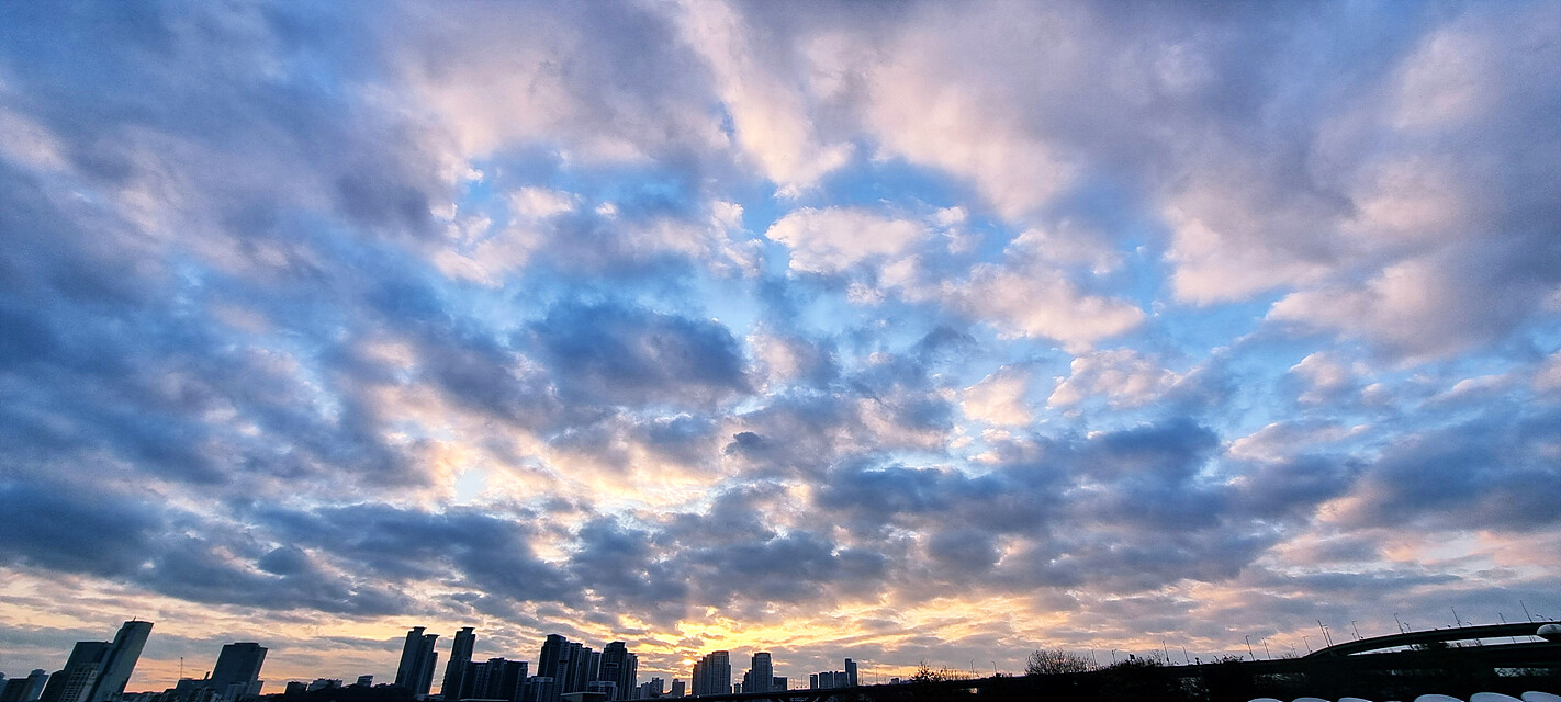 어제자 일몰 즈음의 하늘.jpg - DVDPrime