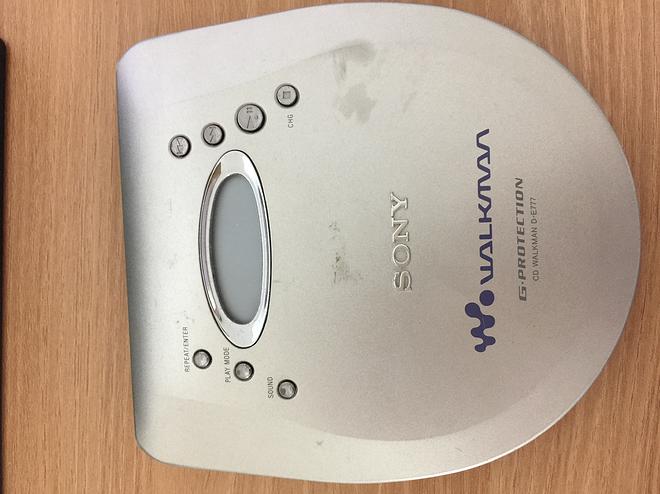 소니 구형 휴대용 CDP 수리 잘하는 집? - DVDPrime