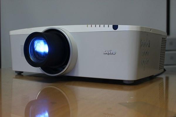 산요 5000안시 빔프로젝터 밝기 쵝오!!! - DVDPrime