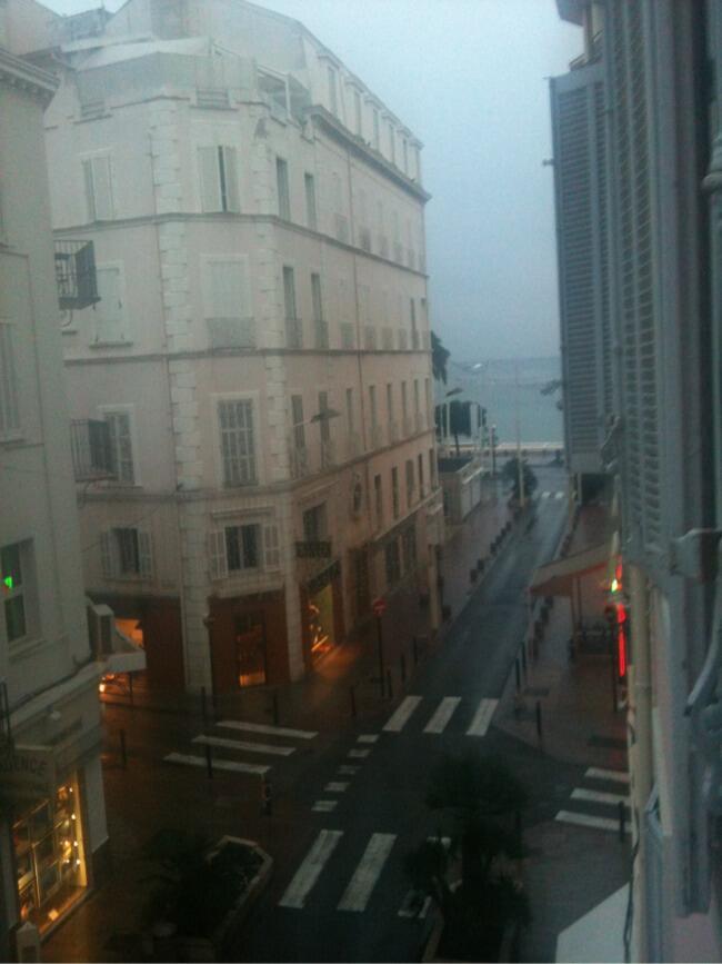 [DPⓘ] 지금 깐느입니다. - DVDPrime