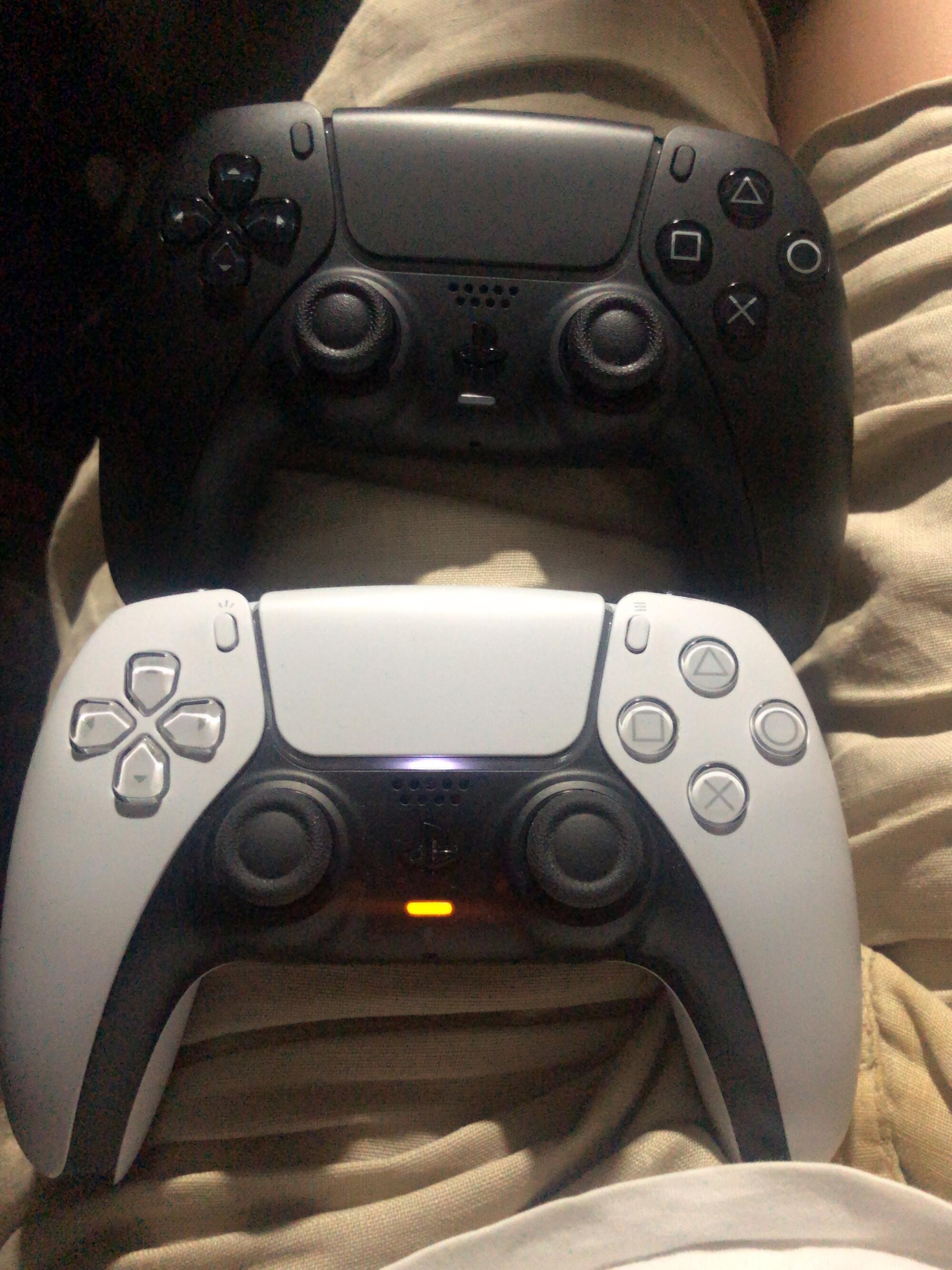 ps5 듀얼센스 주문한게 왔네요. - DVDPrime