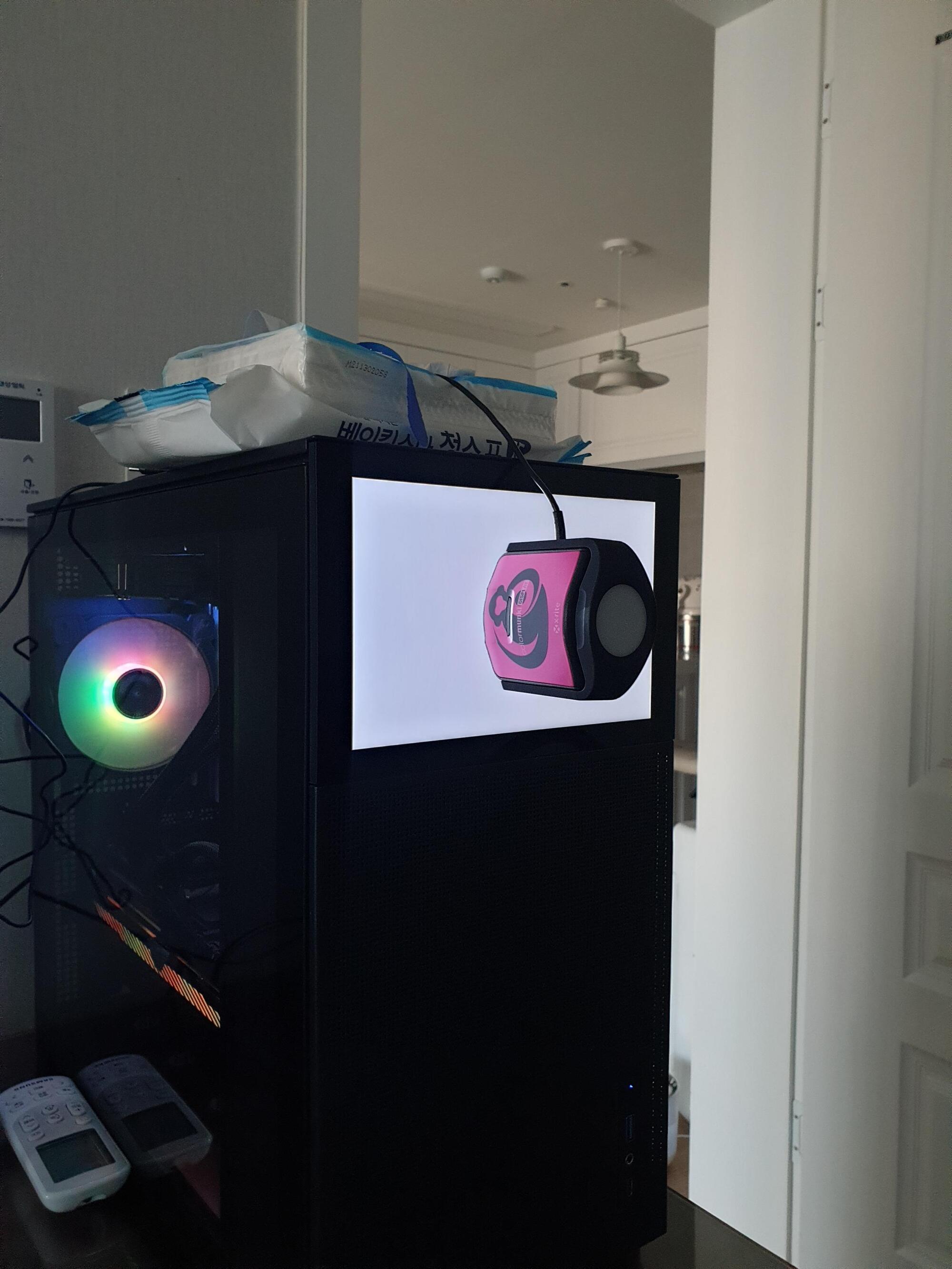 PC 케이스의 보조 모니터를 캘리 중입니다. - DVDPrime