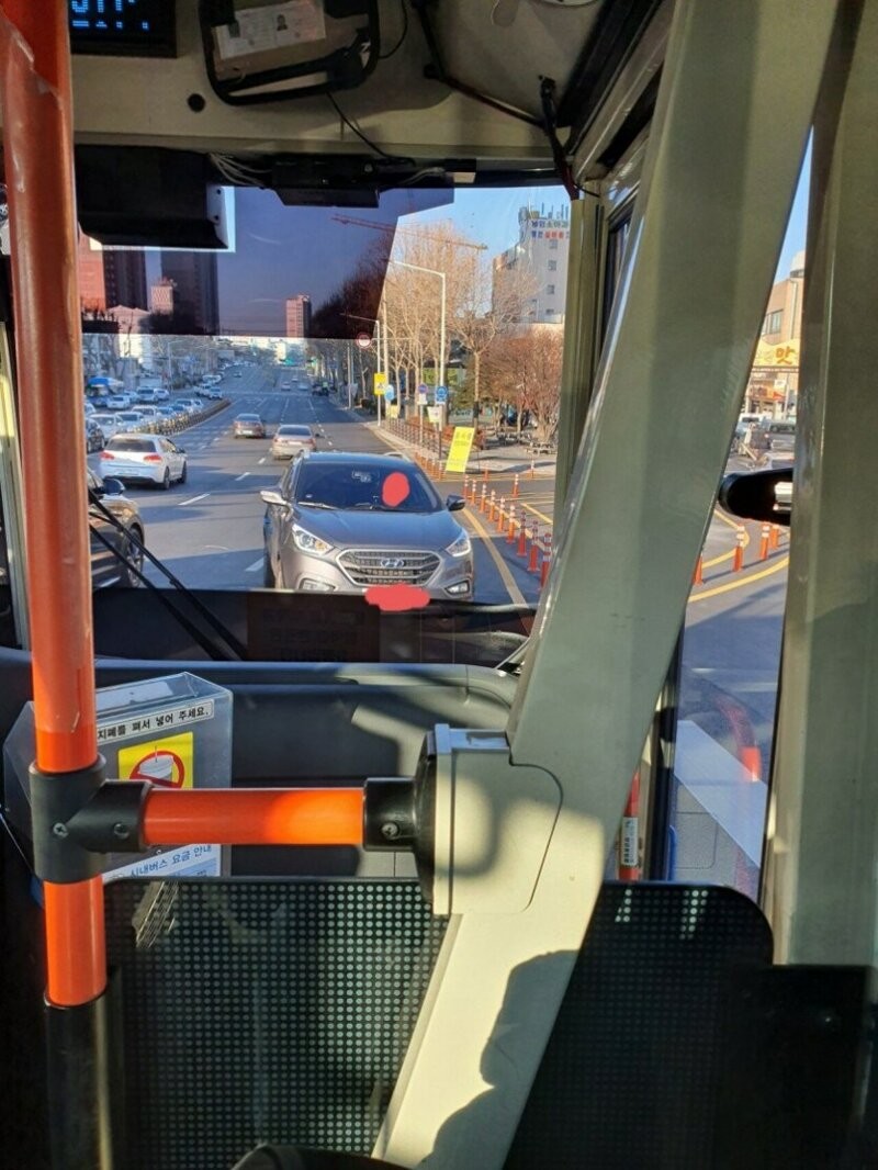 출근길 어떤 여성분과 눈이 마주치다…. - DPrime