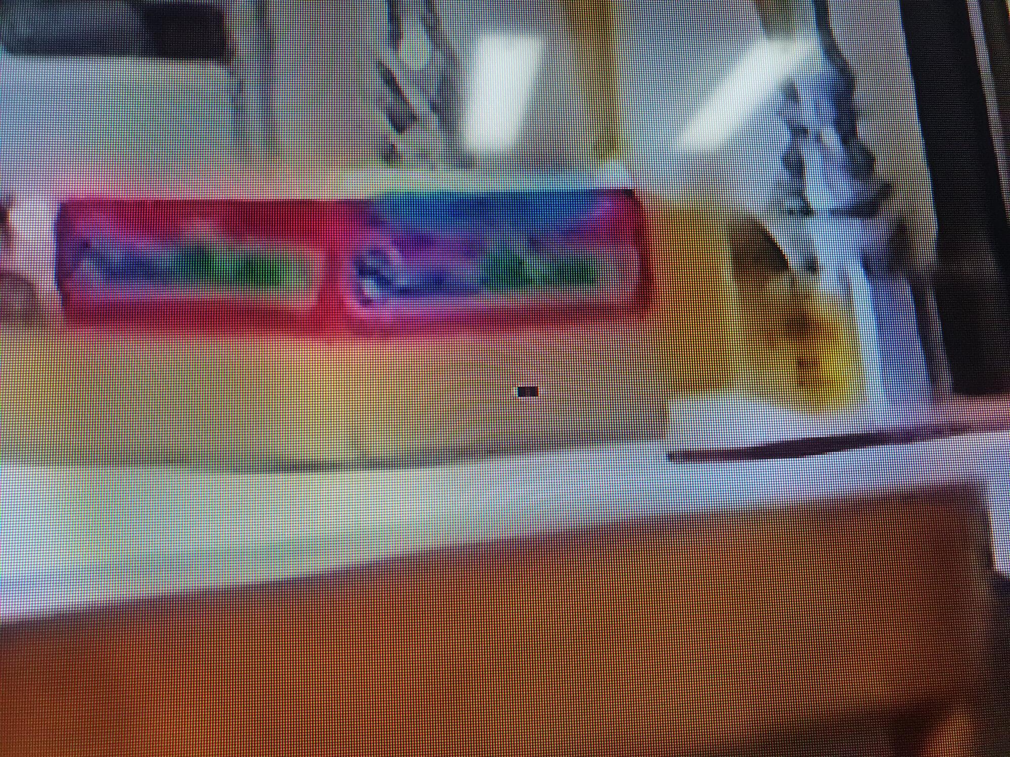 sbs uhd 채널 정중앙에 검은 가로줄 스크래치가 있네요? - DVDPrime