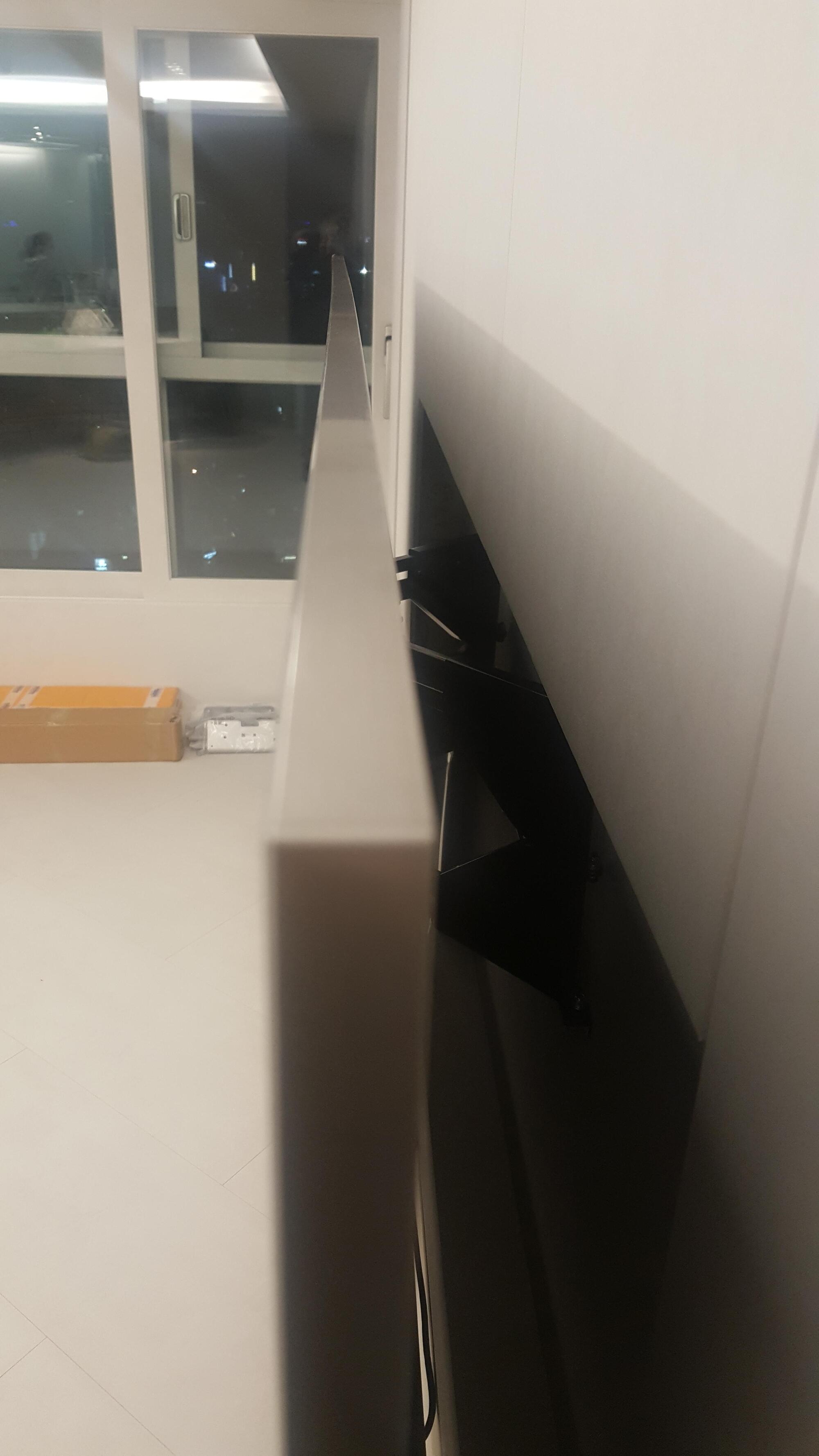 85qnb95 설치 후 패널 휨 문의드립니다. - DPrime