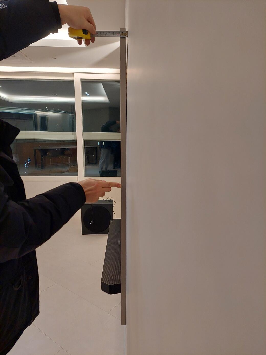 85qnb95 설치 후 패널 휨 문의드립니다. - DPrime