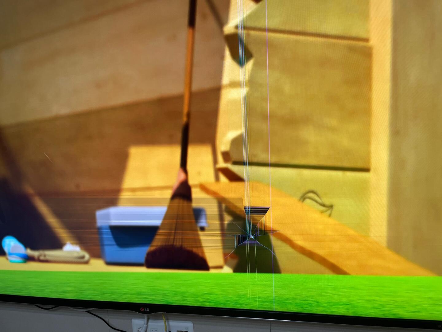 84UB9800 액정깨짐 ㅠ - DPrime