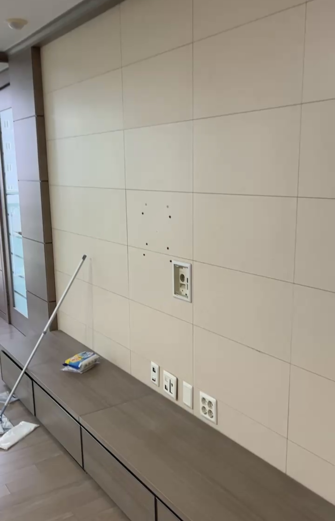 Tcl c755 벽걸이설치시 뒤여유공간 - DVDPrime