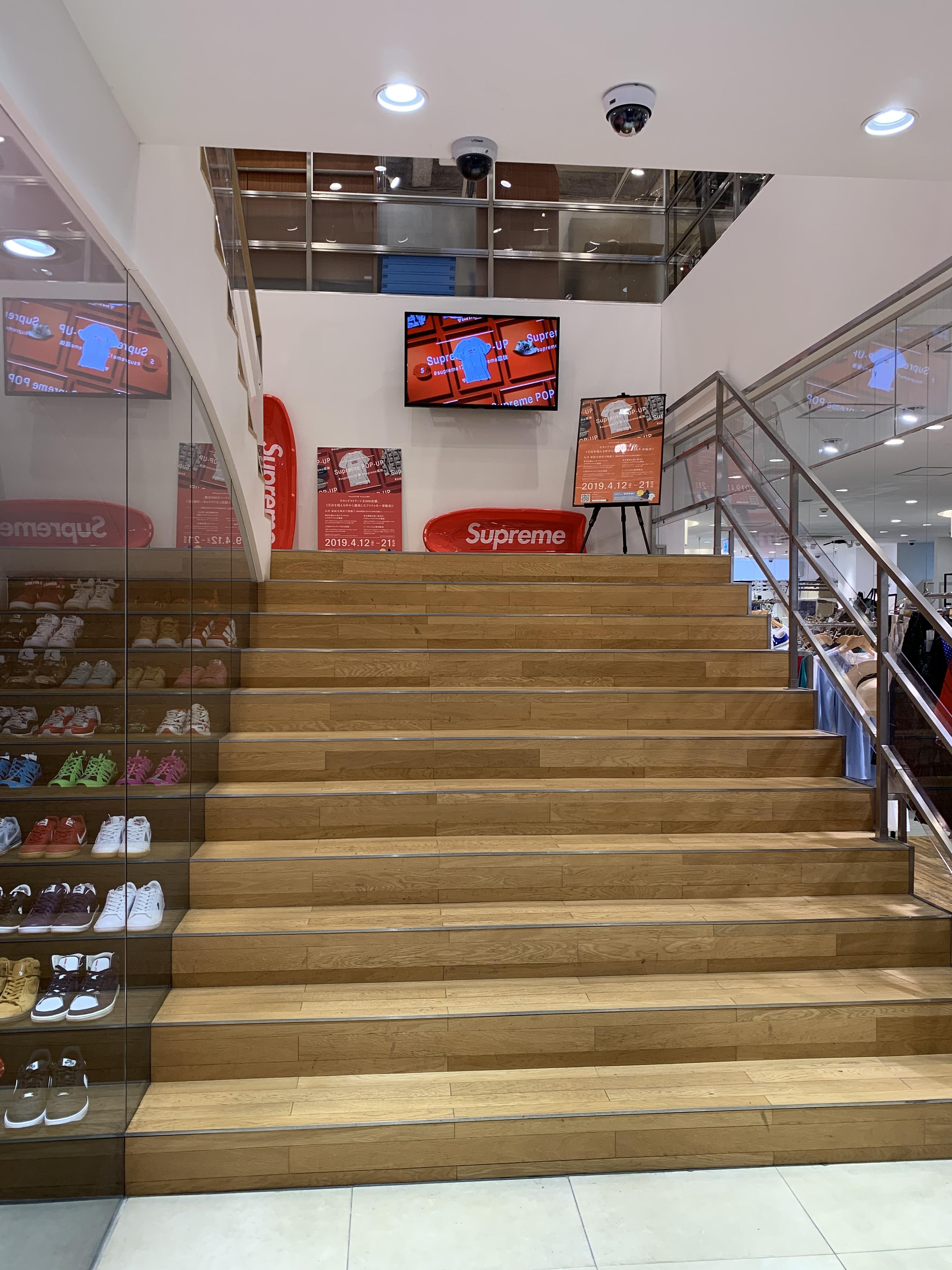 후쿠오카 Supreme pop-up store - 풋셀 커뮤니티