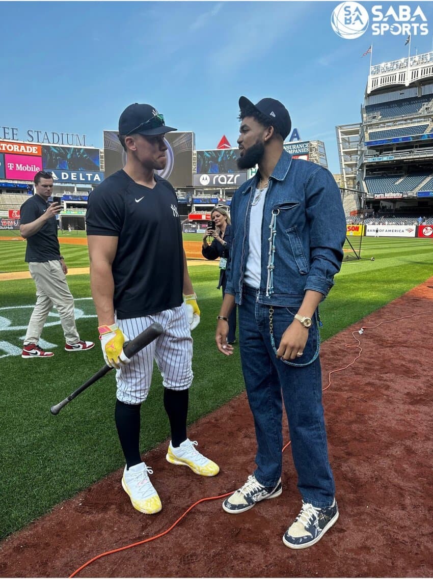 칼타주를 소녀손목으로 만들어버리는 애런저지.. - MANIA