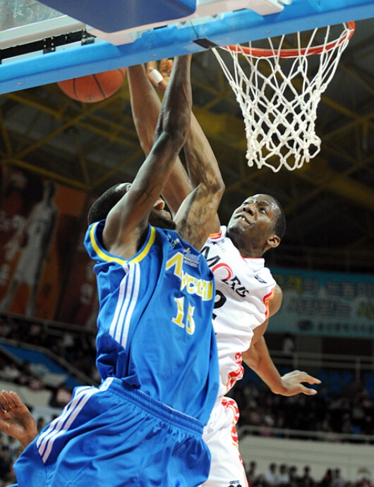 KBL역대최고용병 월드컵(32강) 마르커스힉스vs브라이언던스톤 - MANIA