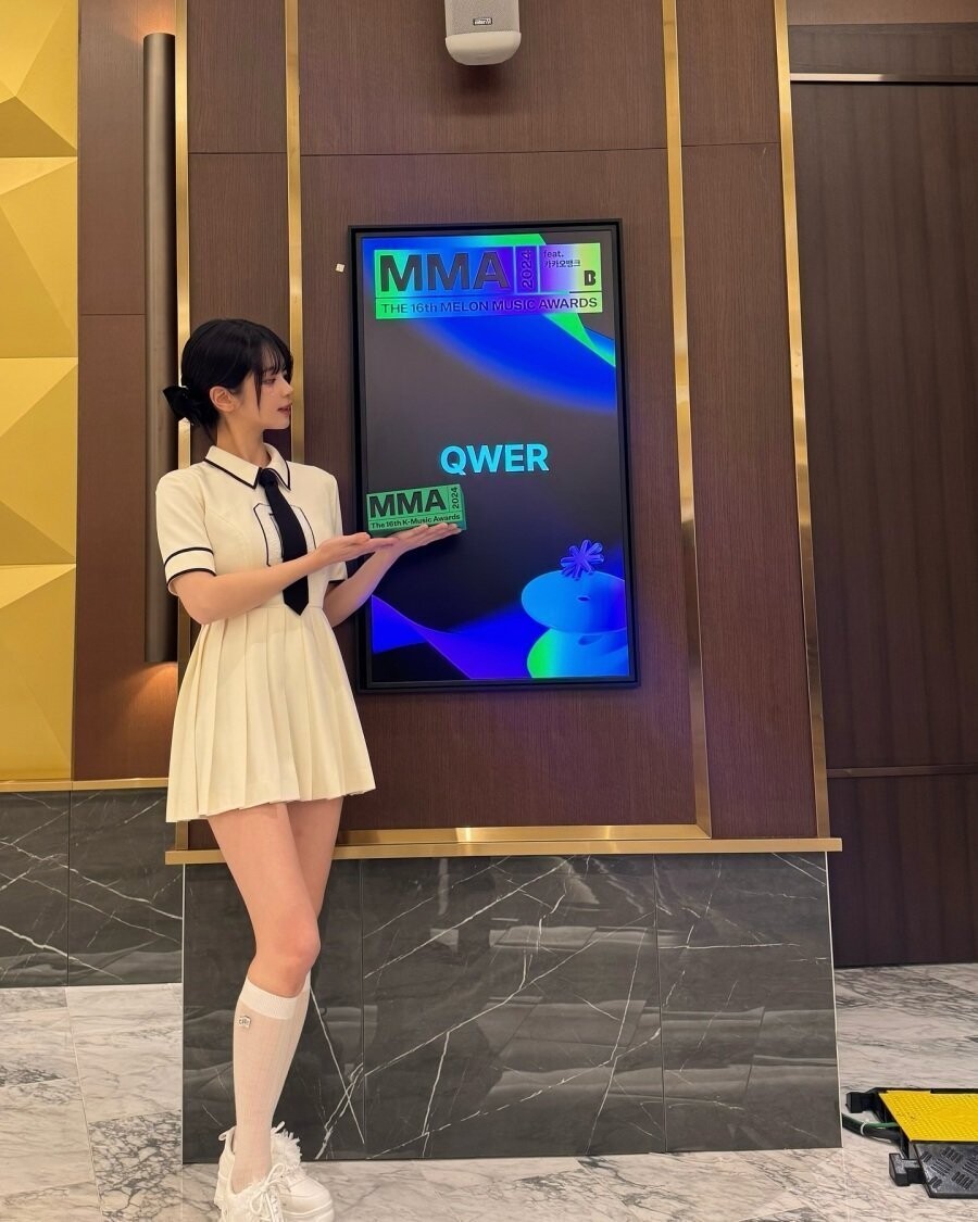 MMA 2024 핫트랜드상 수상 그룹 QWER - MANIA