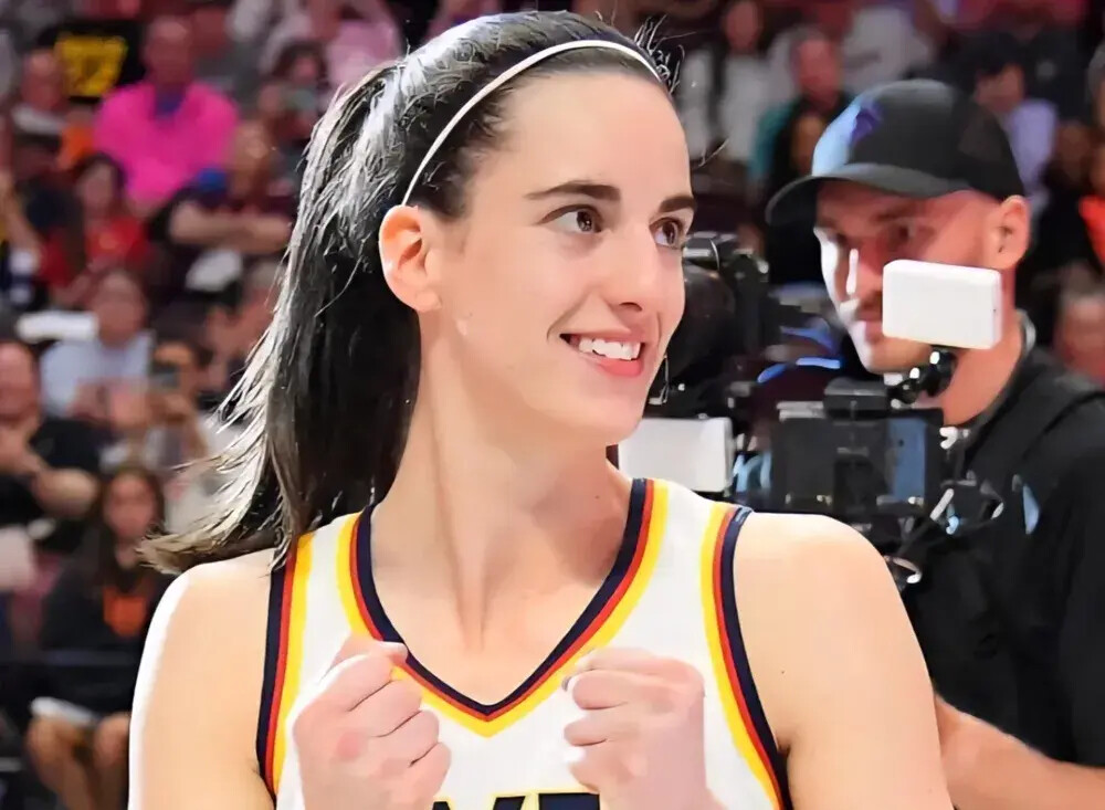 케이틀린 클락 vs 카메론 브링크 누가 더 예쁜가요? TXT - MANIA