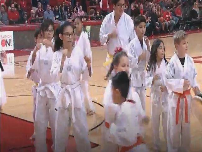 휴스턴 하프타임 때 태권도 하네요 신기합니다 - NBA Mania