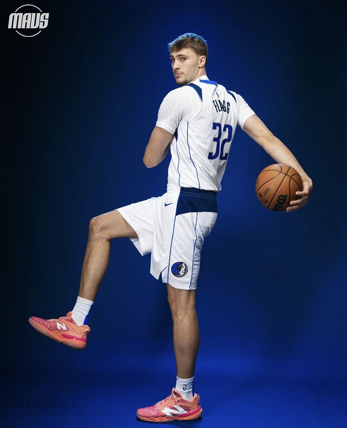 케이틀린 클락 vs 카메론 브링크 누가 더 예쁜가요? TXT - MANIA