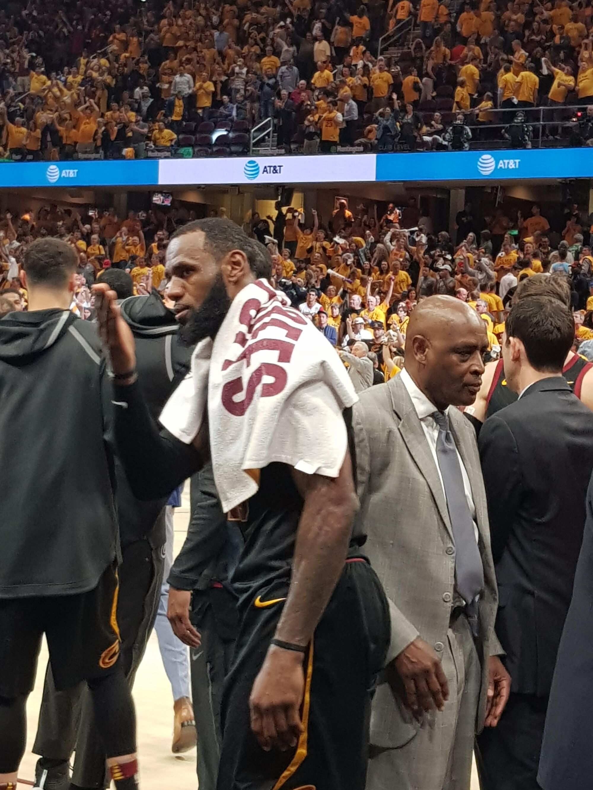 에이튼과 라라비아의 합류로 사치세라인을 통과한 레이커스 - MANIA