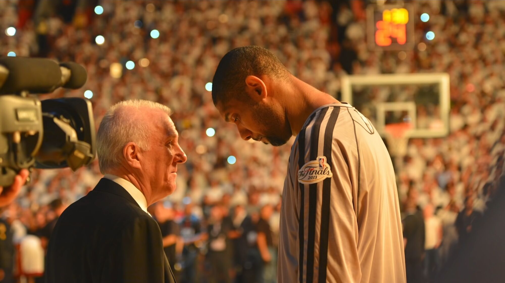 SNS에서 만난 남성을 여장 남자와 강제로 쓰리썸하게 했다는 혐의로 고소당한 드와이트 하워드 - MANIA