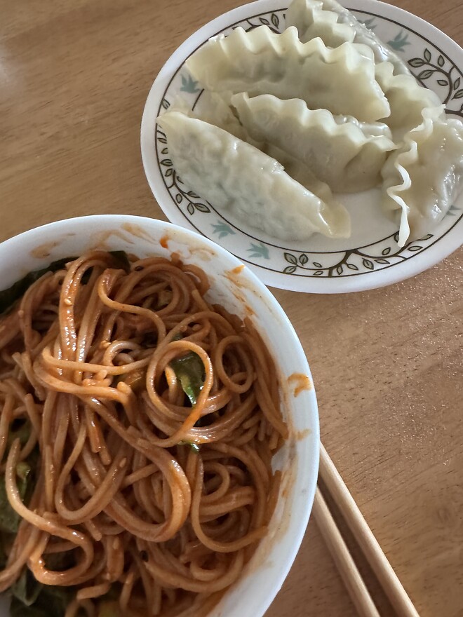 편의점에서 어지간하면 컵라면 하나만 먹는 일 드물지않나요? - 세리에매니아