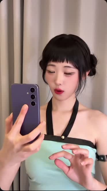 헌트릭스 미라&조이 코스프레한 QWER 마젠타 x 히나.MP4 - 세리에매니아