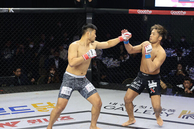 '로드FC 062' '계체 실패' 권아솔, 나카무라 코지와 역대급 졸전...소극적인 경기로 주어진 두 번의 경고 - 세리에매니아